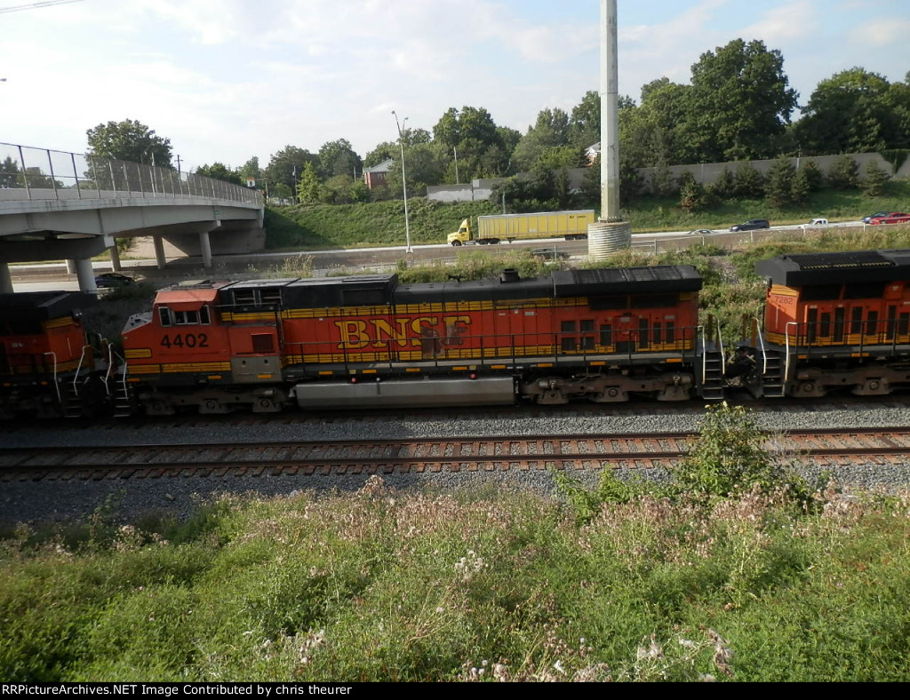 BNSF 4402